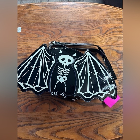 Betsey Johnson | Bags | Viral Betsey Johnson Bat Crossbody Purse Htf ...